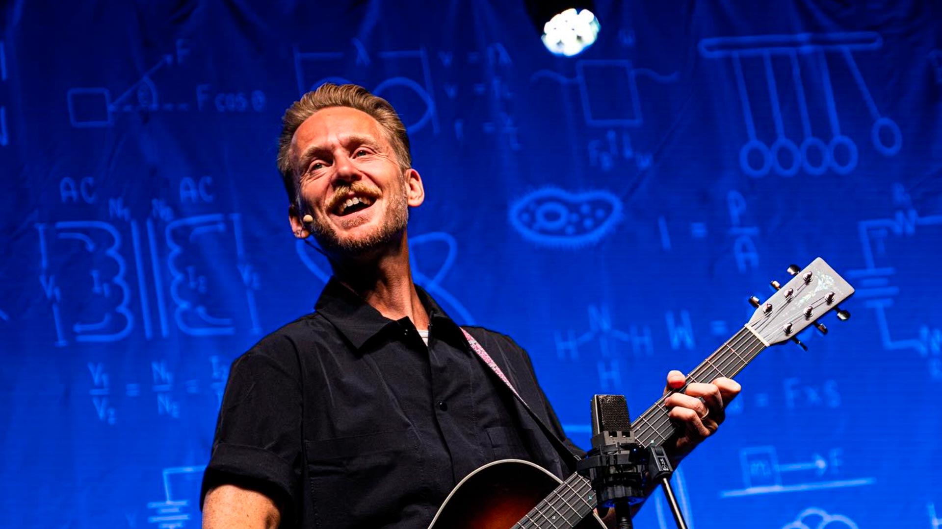 Huxi Bach klar med ekstrashow i Aalborg - AKKC